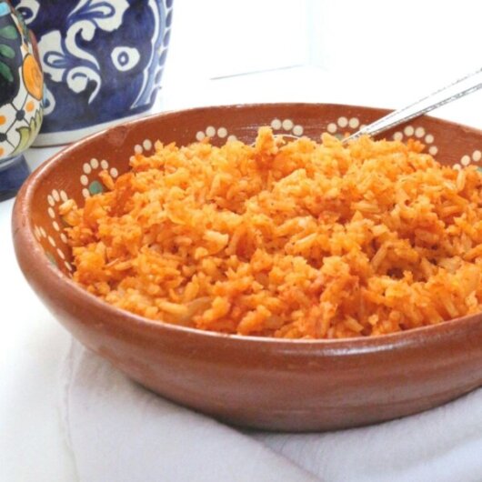 Cómo preparar el Arroz Rojo Receta Típica y Fácil